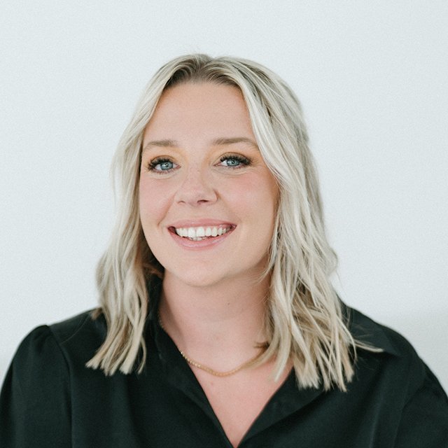 Deanna Doherty - Manhattan Alternative